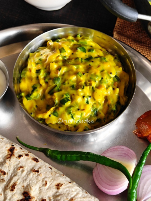 Kandyacha Paticha Pithla - Spring Onion Curry - Rustic Tadka